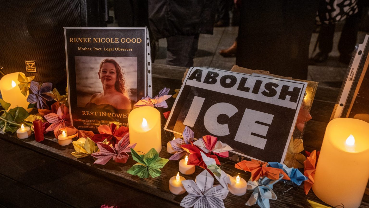 Why I took a ‘fucking bitch’ banner to the Renee Good vigil - The New World